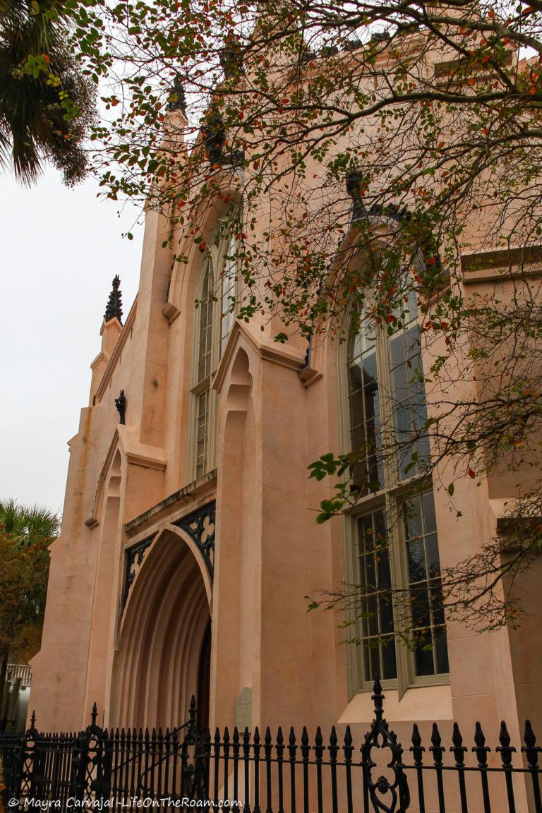 Charleston: a Historic City and its Fabulous Architecture